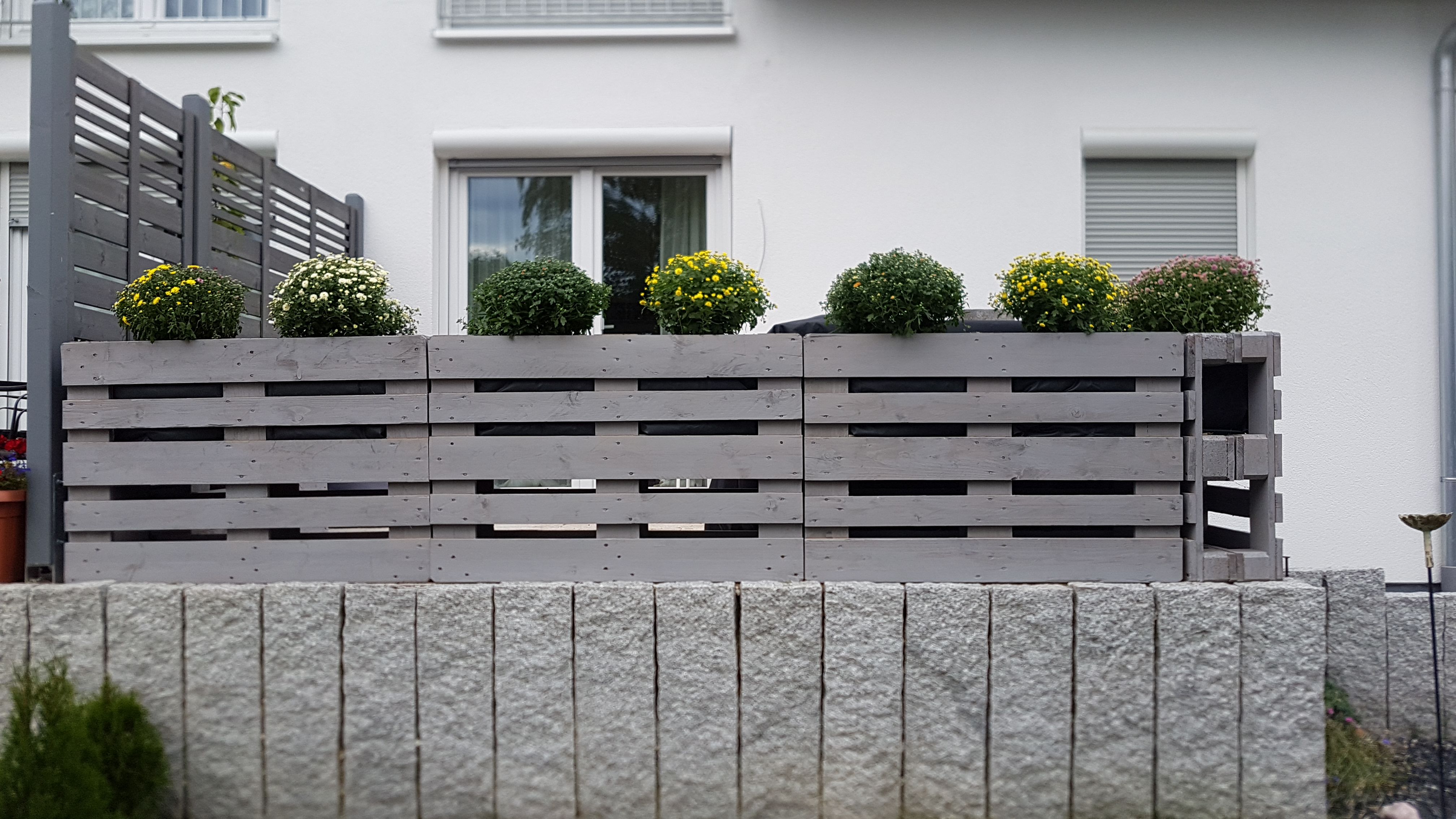 DIY Fence - Zaun aus Paletten Upcycling | Posts by Manuelle Craft ...